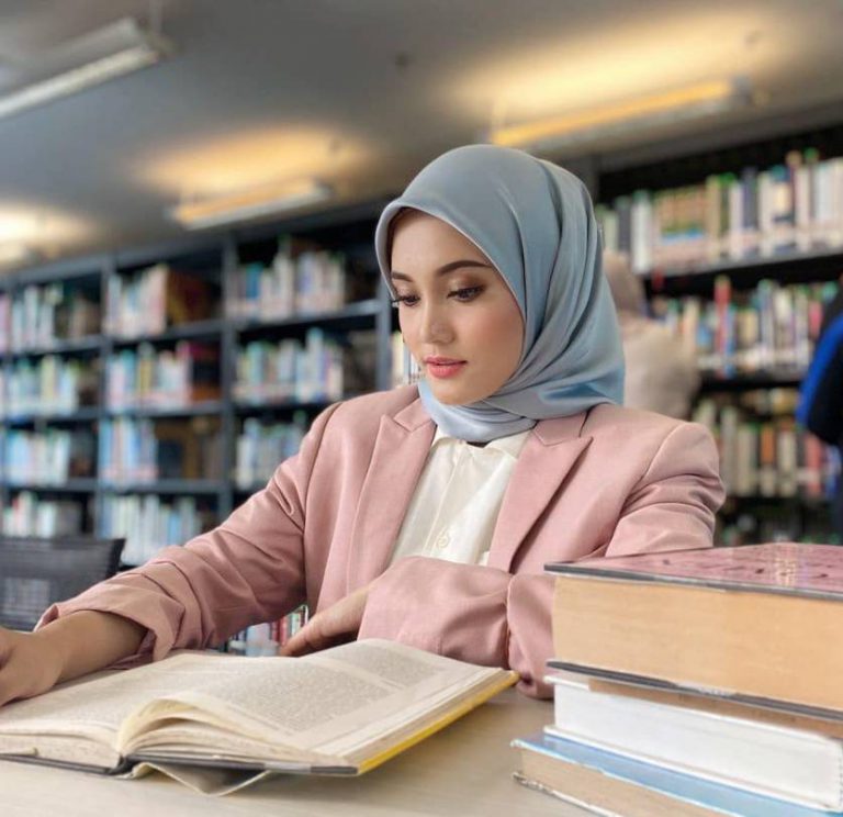 Syamira Cipta Sejarah, Jadi Finalis Berhijab Pertama Di Dewi Remaja ...