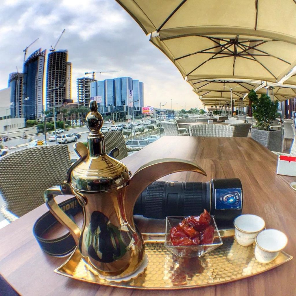 Ada 1050 Kerusi Tempat Duduk, Al Masaa Cafe Di Riyadh Arab Saudi, Kedai ...