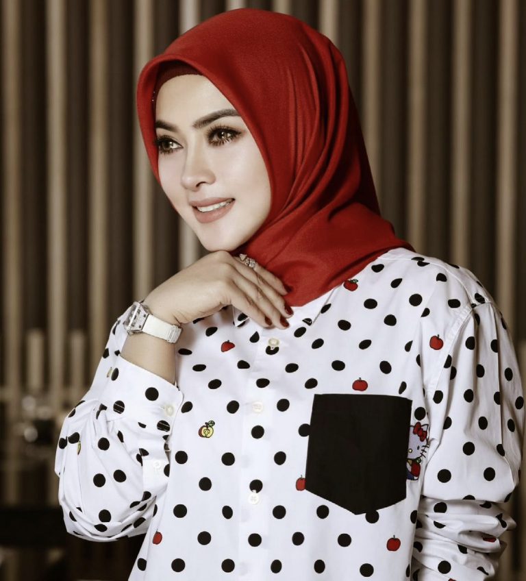 Imej Terbaru Dari Princess Syahrini, Tampak Ayu Dan Jelita Bila Berhijab!