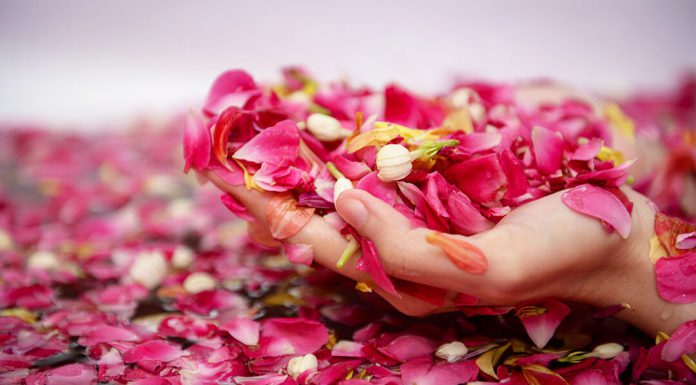 Mandi Bunga Bantu Untuk Menaikkan Seri Wajah, Lakukannya Di Rumah ...