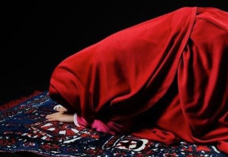 Beberapa Jenis Sujud Yang Perlu Muslimah Ambil Tahu Dan Tahu Membezakannya!